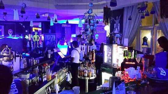 Nightlife In Oman: Bars, Shopping Markets And Must Visit Places